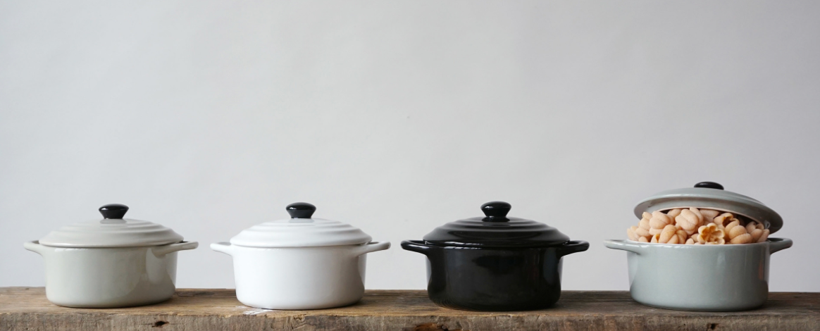 Stoneware Mini Bakers with Lid- 4 Colors – give.